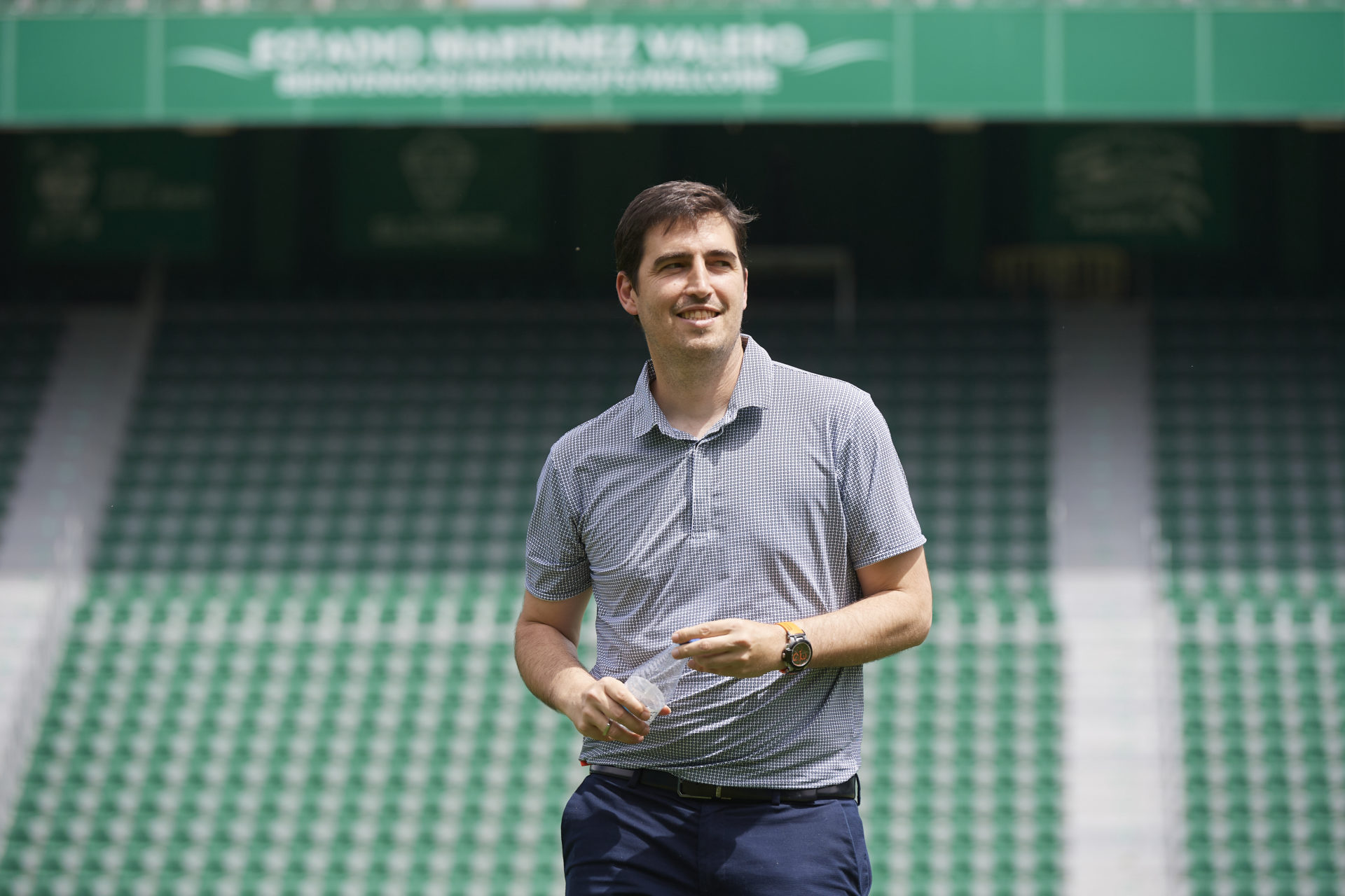 Report: Club think 40-year-old Leeds manager target will now stay and ...
