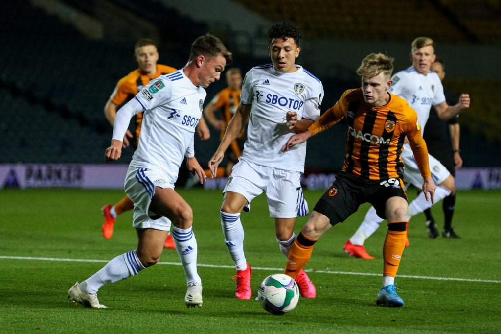 Leeds app drops hint on Jamie Shackleton and Ian Poveda's future, new ...