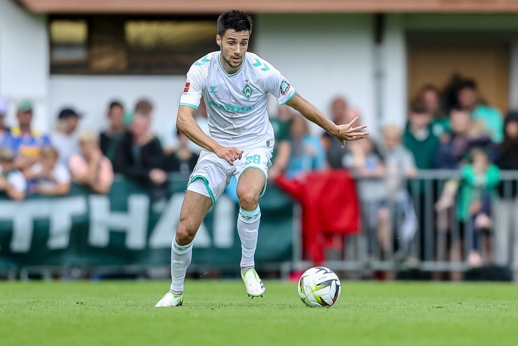 Journalist says Leeds now targeting new Bundesliga midfielder after ...