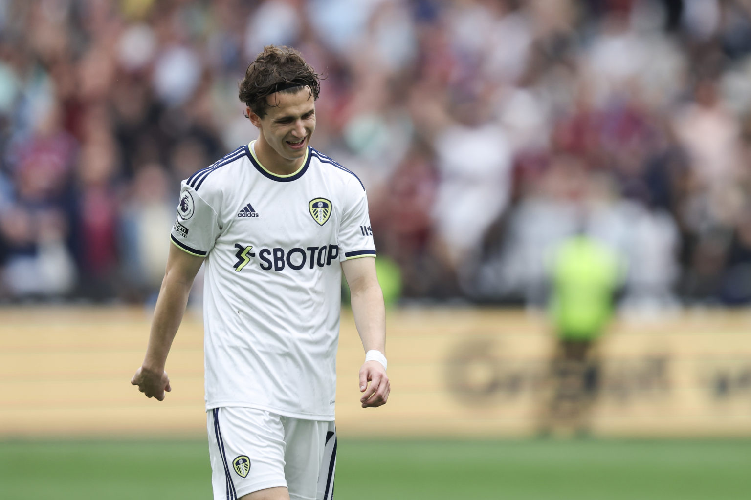 'Letting the fanbase down'... 23-year-old Leeds United player says he ...