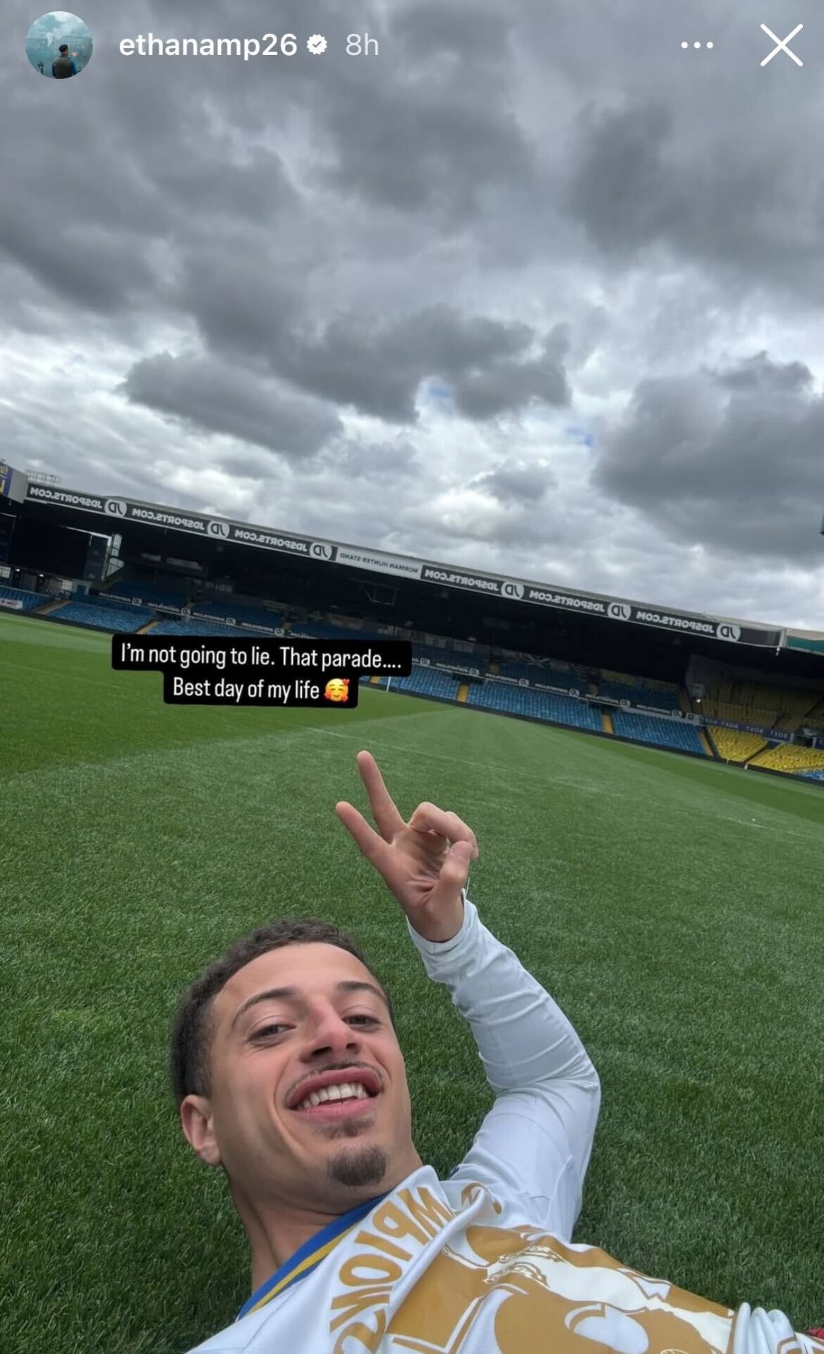 Ethan Ampadu posts hilarious picture on Elland Road pitch after leading ...