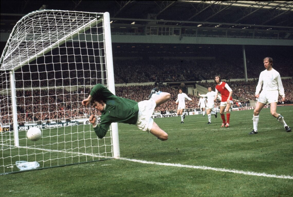 Ranking the 10 best goalkeepers in Leeds United history as Nigel Martyn ...